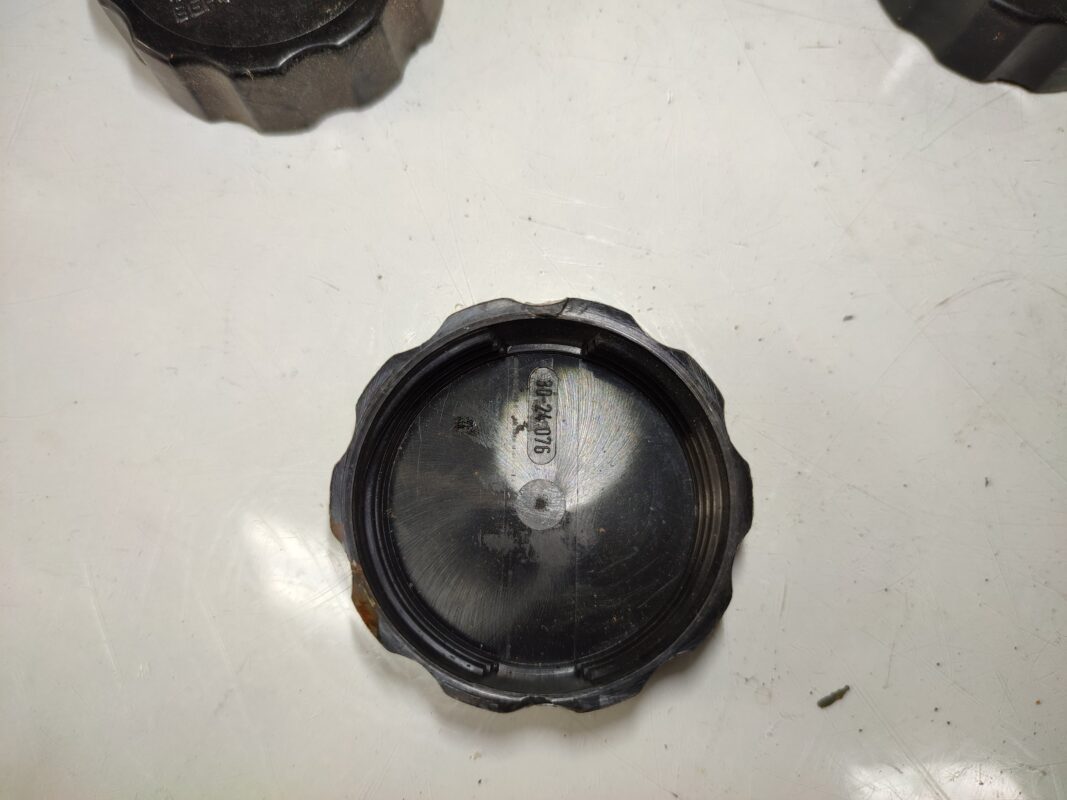 Oryginał DDR nowy - korek pompy hamulcowej nakrętka zbiorniczka płynu hamulcowego MZ ETZ 250 251 ...